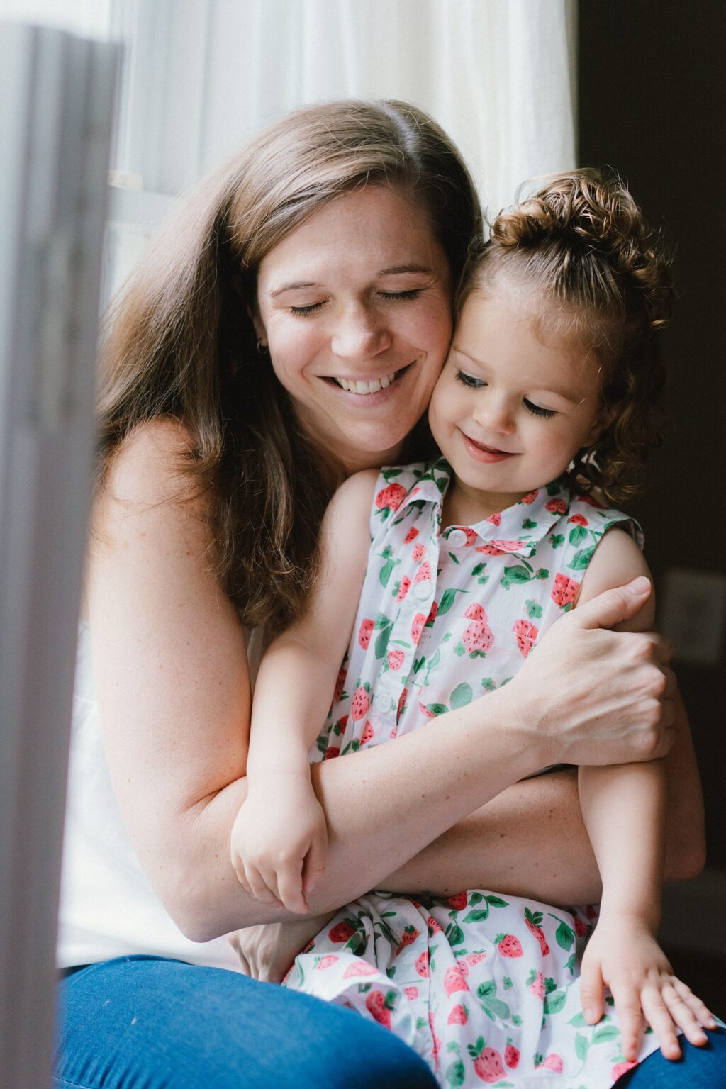An urban in-home session (with backyard oobleck) - Leah OConnell
