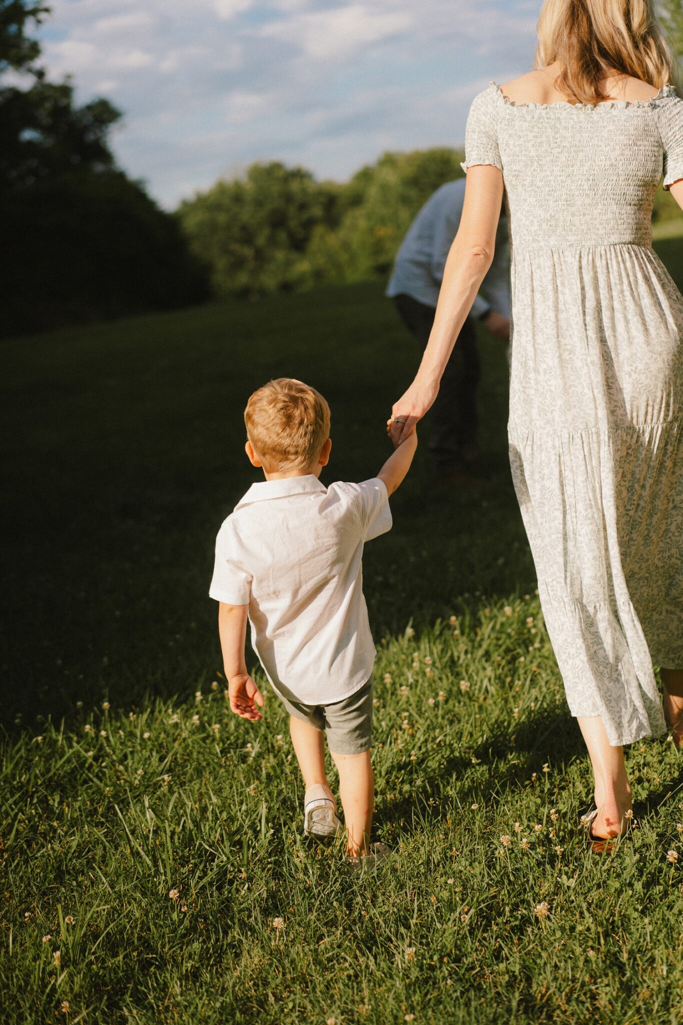 A playful outdoor family session with 3 kids in Charlottesville - Leah ...